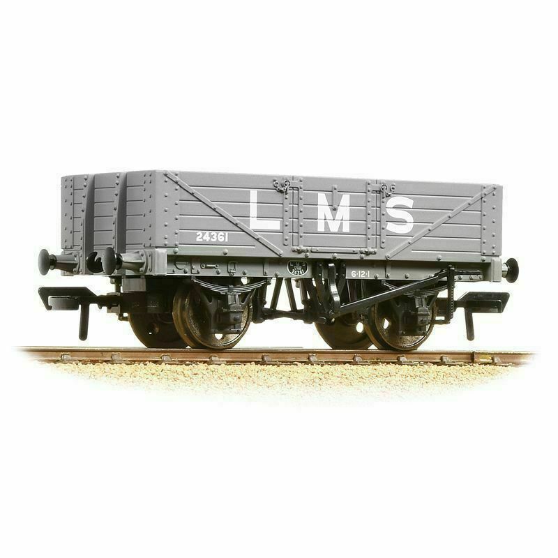 Bachmann - 5 Plank Wagon Wooden Floor LMS Grey (37-070) £13.46 from OMR