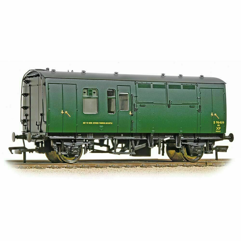 Bachmann - Mk1 Horse Box BR Green (SR) Livery (38-526) £33.96 from OMR