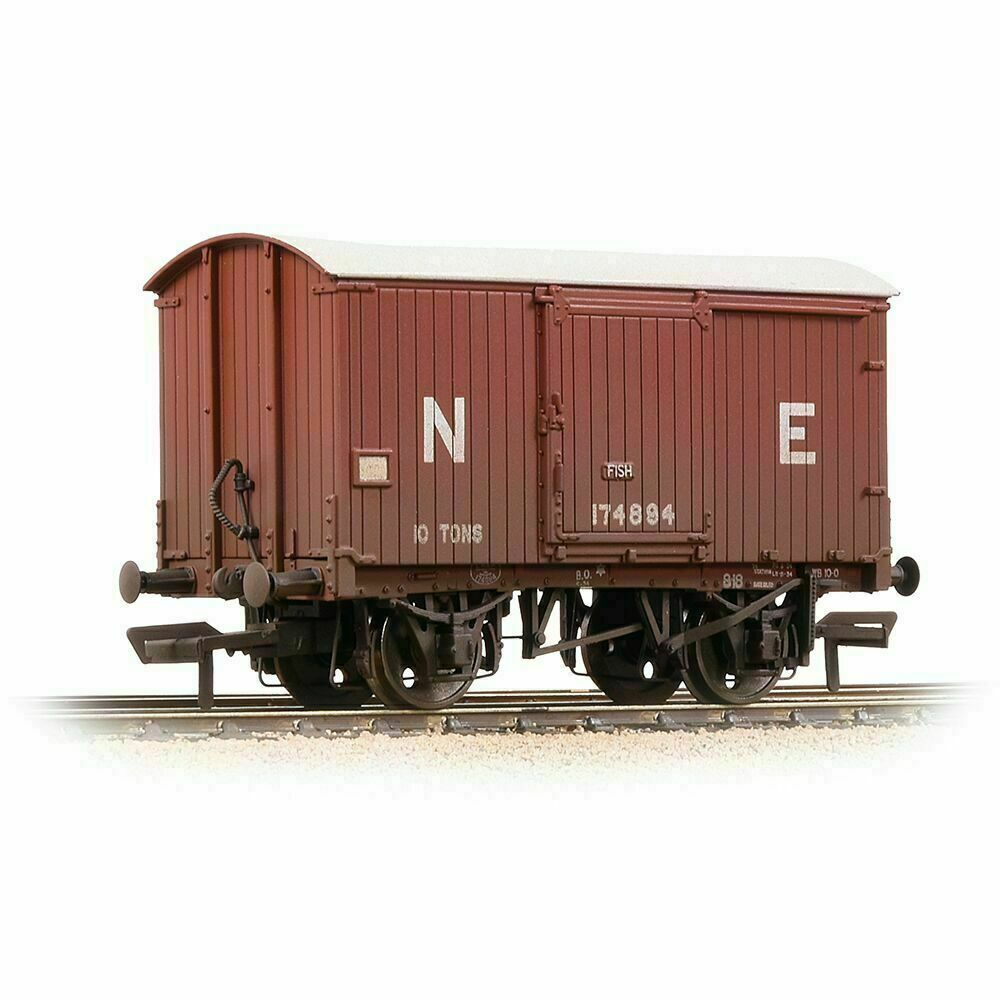 Bachmann - LNER 10T Fish Van LNER Bauxite - Weathered (38-575B) £22.06 ...