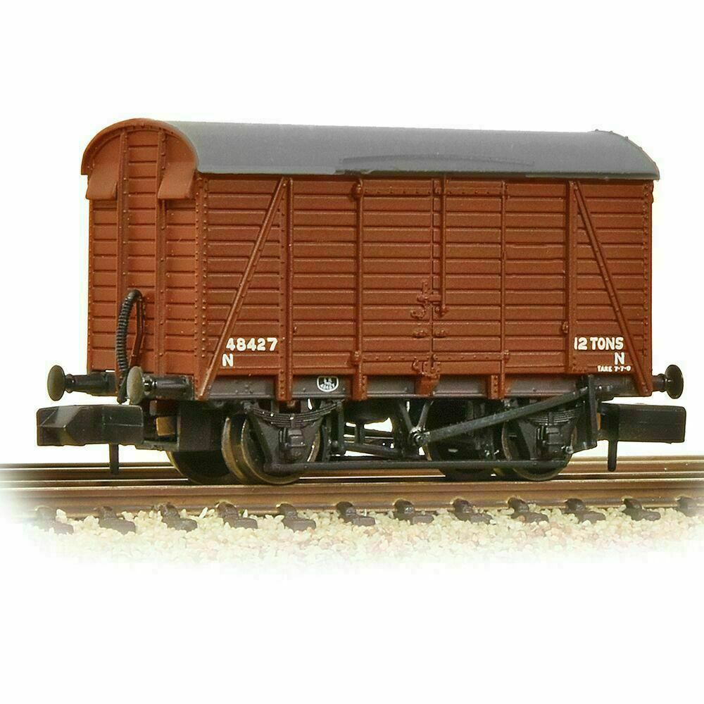 Graham Farish - 12 Ton Southern Planked Ventilated Van BR Bauxite (377 ...